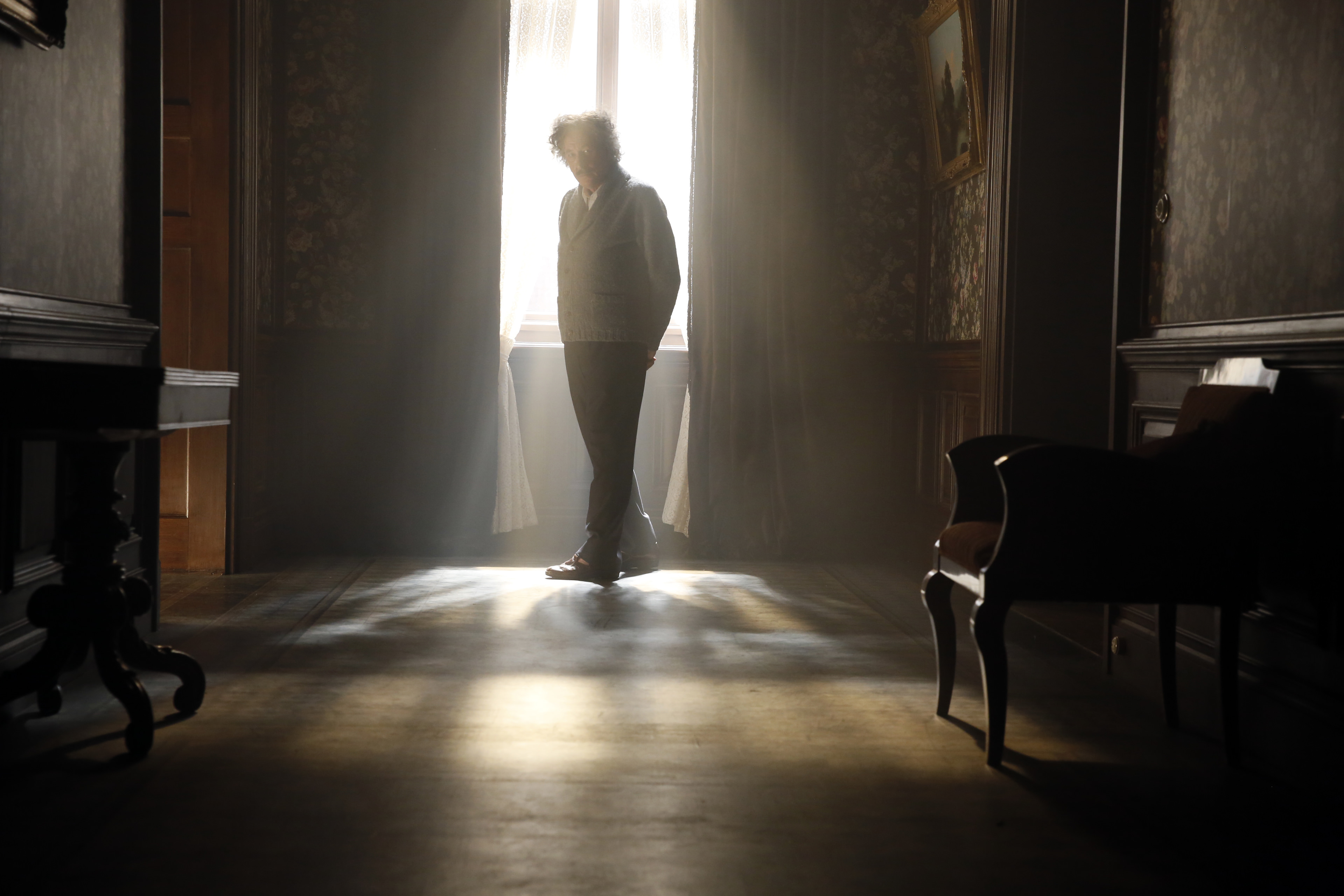 Check out This Exclusive Behind-the-Scenes Clip From Nat Geo's Genius ...