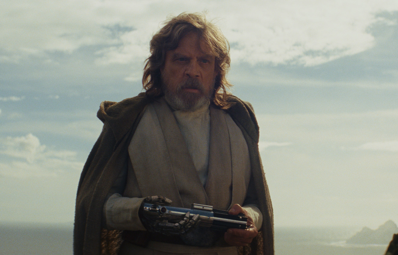 The Ending of Star Wars: The Force Awakens Changed at the Last Second ...