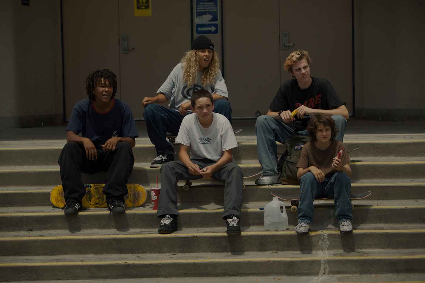 The Mid90s Cast on Skating & Sticking to the Script in Jonah Hill's ...