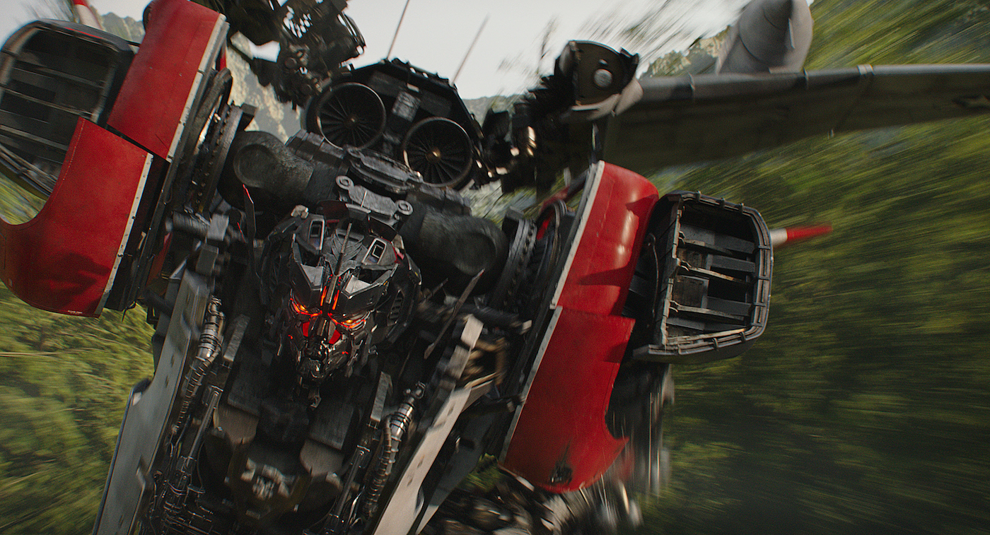 New Bumblebee Photos Reveal Decepticons Sent to Hunt our Hero - The Credits