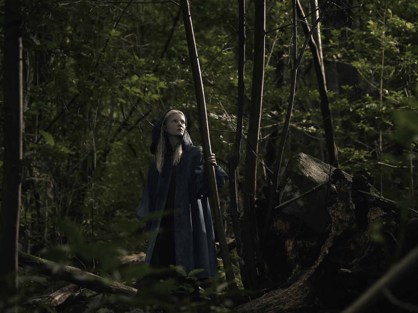 Behold Henry Cavill & More in First Images From Netflix's The Witcher ...