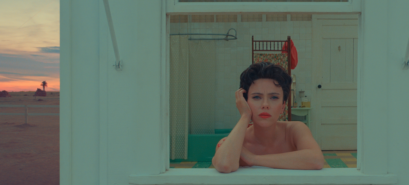 Wes Anderson's "Asteroid City" Trailer Reveals Scarlett Johansson, Tom Hanks, Aliens & More ...