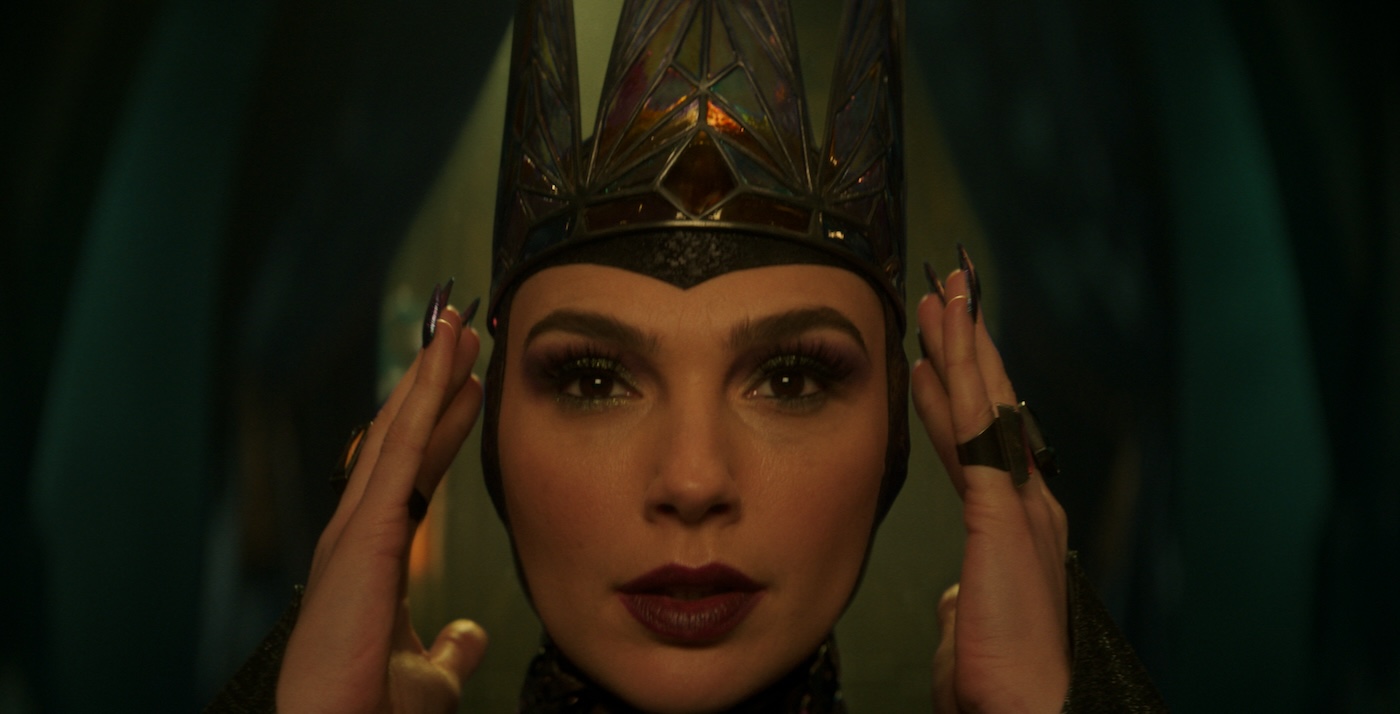 Disney's "Snow White" Trailer Reveals Gal Gadot as the Evil Queen in Live-Action Remake - The ...