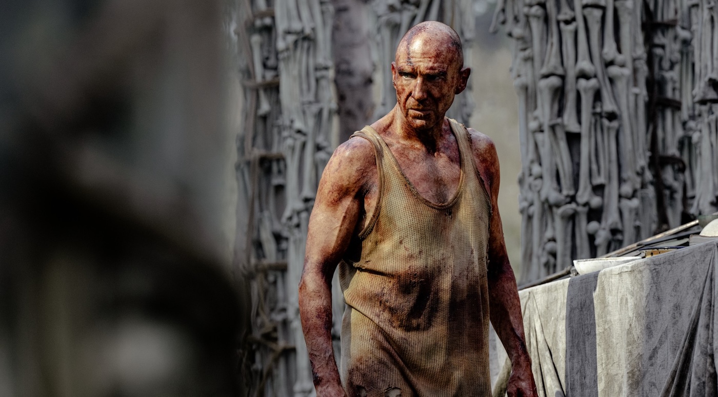 Ralph Fiennes' Dr. Kelson and Samson the Alpha Return in "28 Years ...