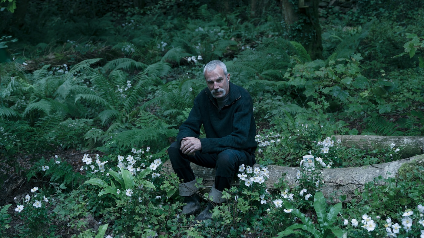"Anemone": A Surreal, Haunting Return to the Screen for Daniel Day ...